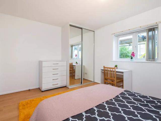 Room at Heathfield Court, Greater London