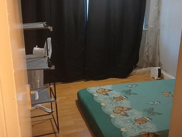 Room at Heathfield Road, Greater London