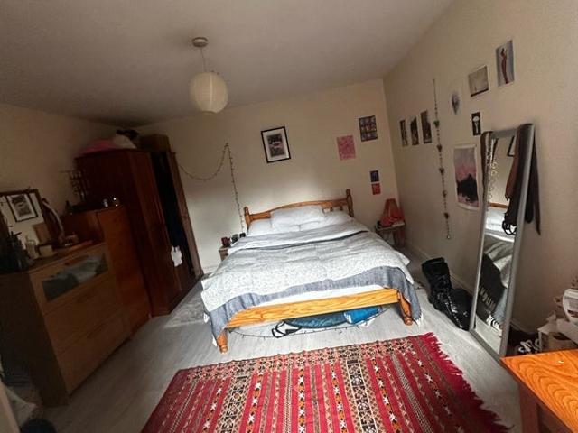 Room at Heaton Road, Manchester