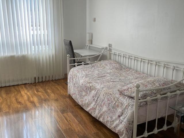 Room at Heaton Road, Greater London