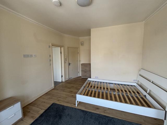 Room at Hedge Lane, Greater London