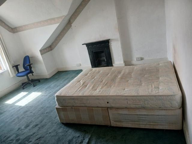 Room at Hedgley Street, Greater London