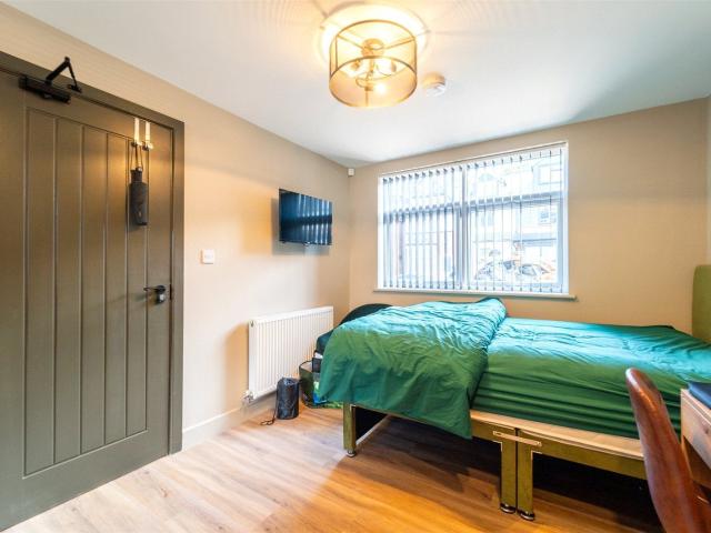 Room at Heeley Road, Birmingham