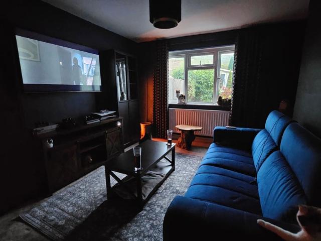 Room at Heol Y Gors, Nantgarw