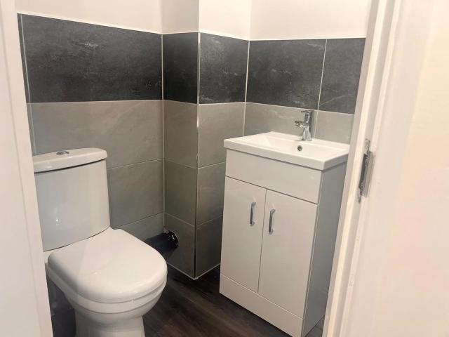 Room at Helpeston, Basildon