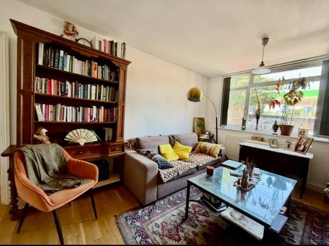 Room at Hemming Street, Greater London