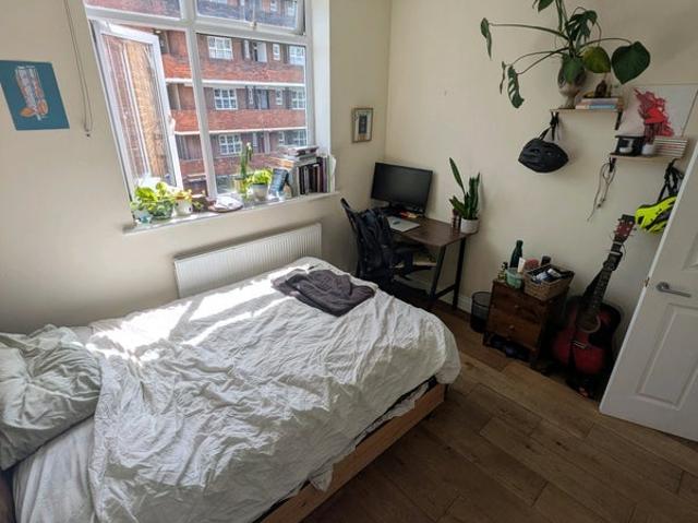 Room at Hemming Street, Greater London