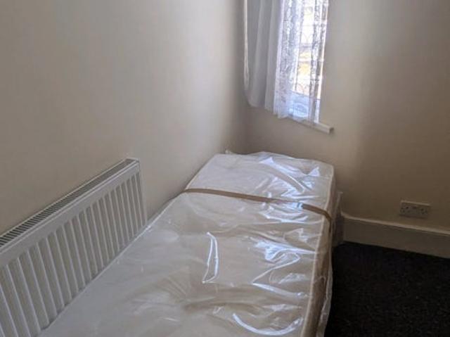 Room at Henniker Gardens, Greater London