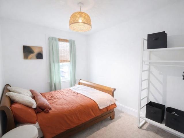 Room at Henniker Gardens, Greater London
