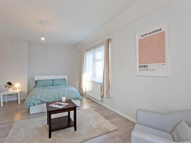 Room at Henningham Road, Greater London