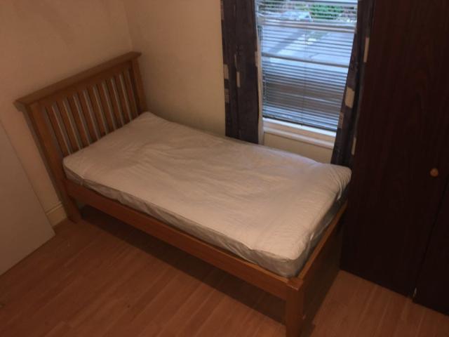 Room at Hencroft Street North, Slough