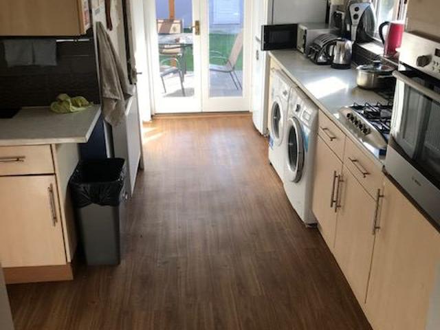 Room at Hencroft Street North, Slough