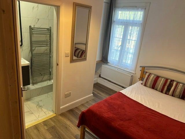 Room at Hencroft Street North, Slough