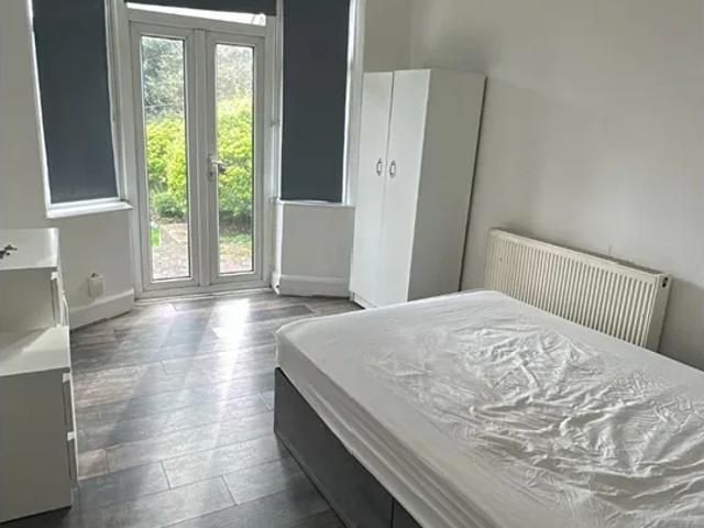 Room at Hendale Avenue, Greater London
