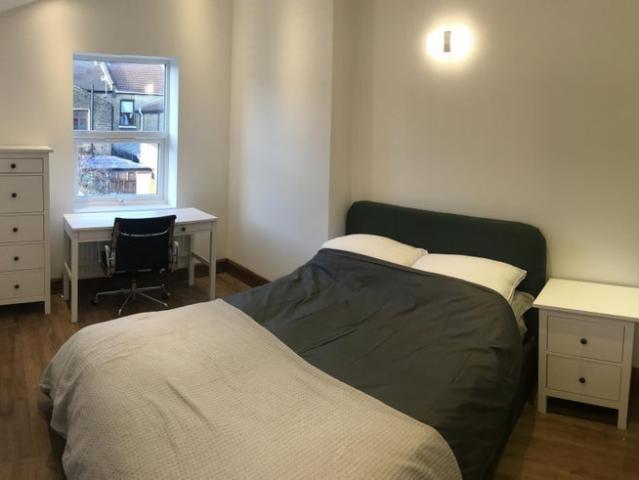 Room at Henderson Road, Greater London