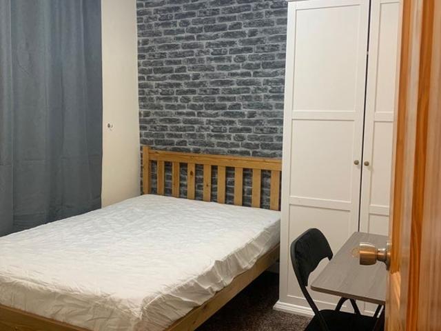 Room at Henderson Street, Preston