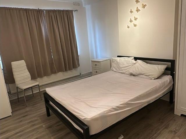 Room at Hendon Way, Greater London