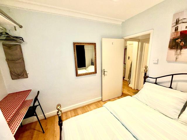 Room at Hendon Way, Greater London