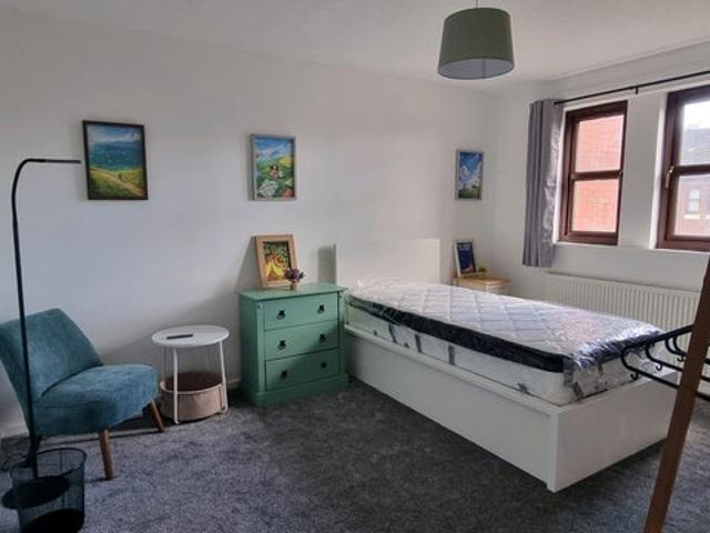 Room at Henglers Close, Liverpool