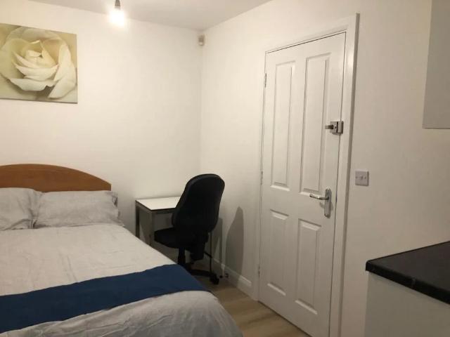 Room at Henry Bird Way, Far Cotton