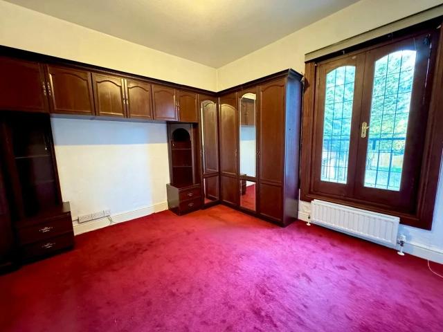 Room at Henry de Grey Close, Grays