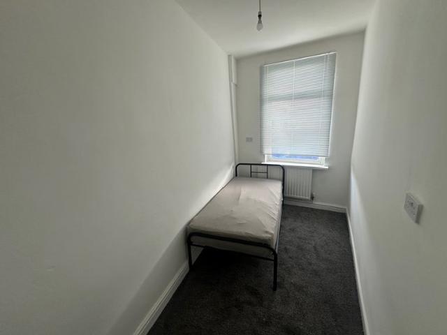 Room at Henry Street, Wakefield
