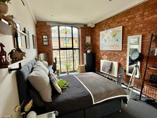 Room at Henshall Street, Greater London