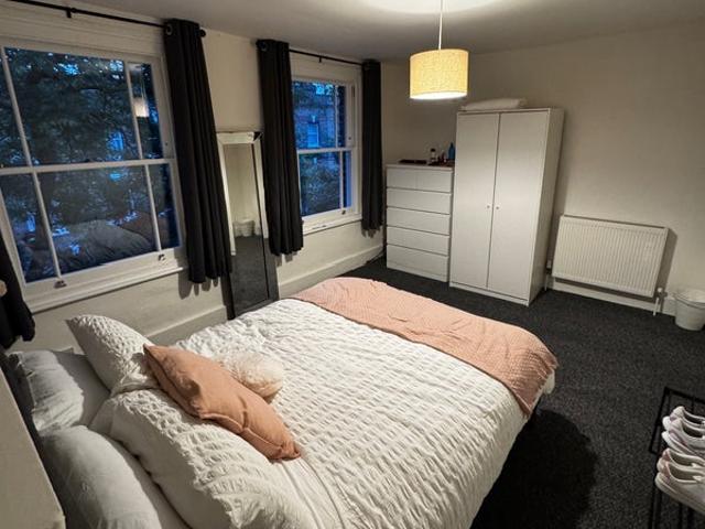 Room at Henshaw Street, Greater London