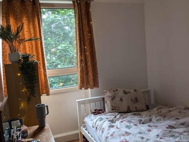 Room at Henty Close, Greater London