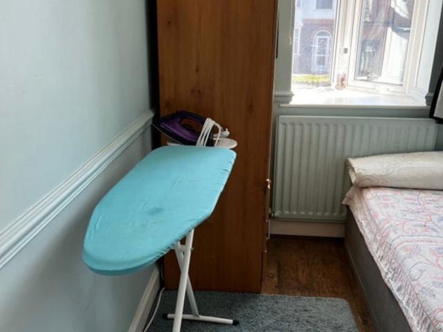 Room at Hesketh Crescent, Birmingham