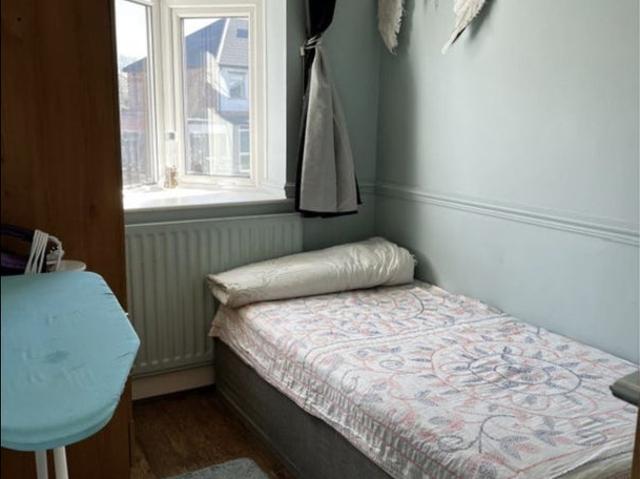 Room at Hesketh Crescent, Birmingham