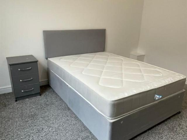 Room at Hessle Road, Hull