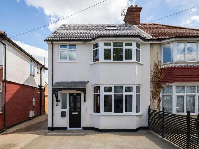 Room at Heston Avenue, Greater London