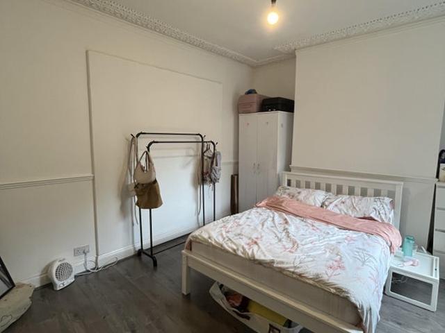 Room at Hermitage Road, Greater London