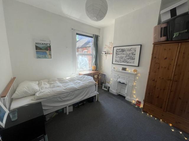 Apartment at Hermitage Road, Greater London