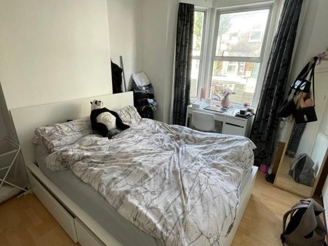 Room at Hereward Road, Greater London