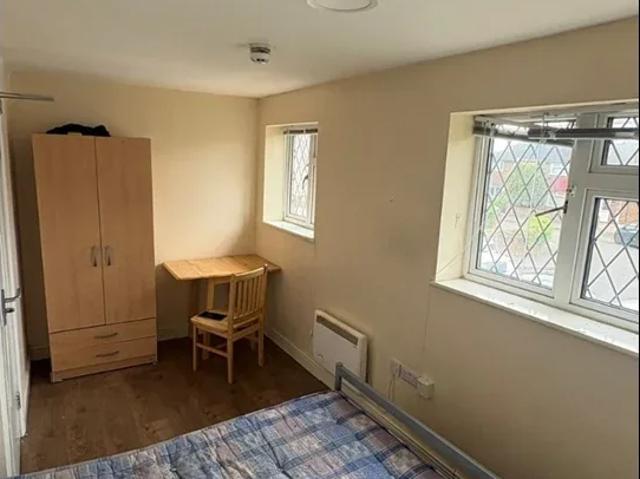 Room at Herings Hall Close, Greater London