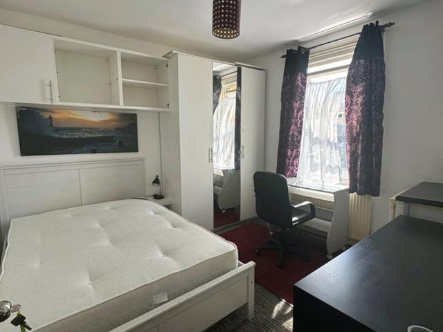 Room at Herschel Street, Slough