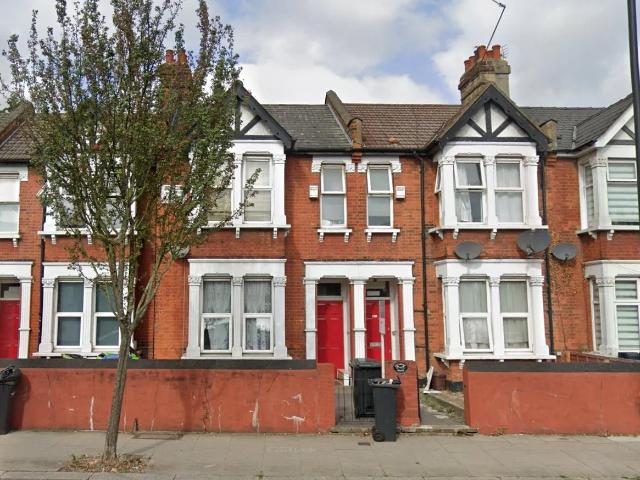 Room at Hertford Road, Greater London
