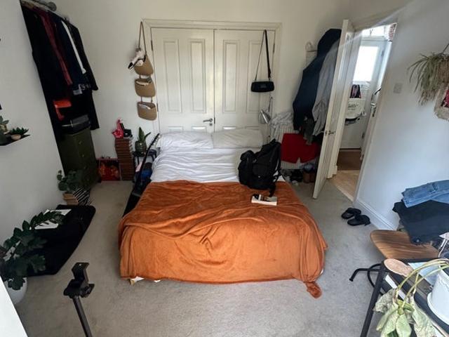 Room at Hertford Road, Greater London