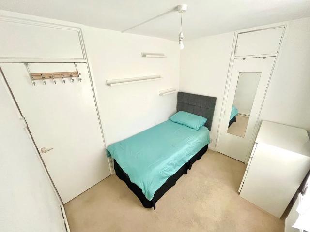 Room at Hertford Road, Greater London