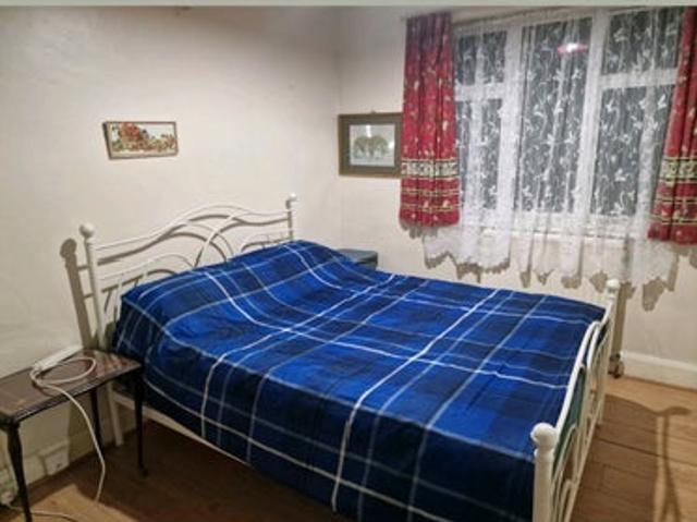 Room at Hertford Road, Greater London