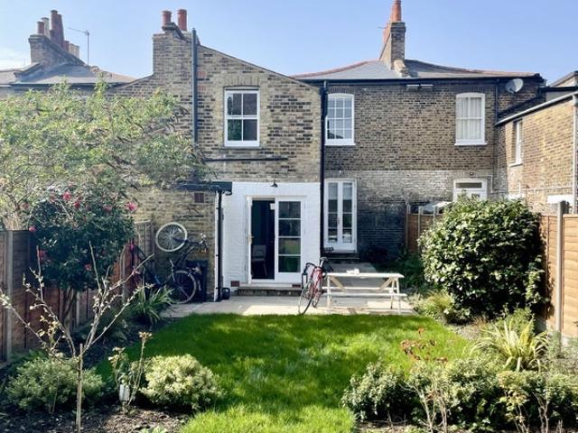 Room at Hertford Road, Greater London