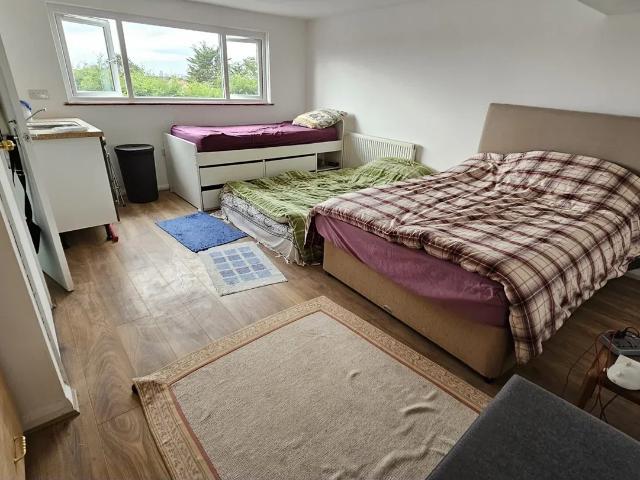 Room at Hertford Road, Greater London