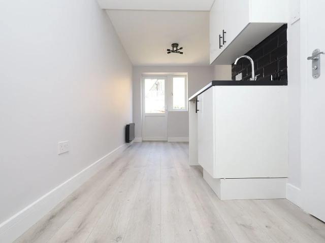 Room at Hetherington Road, Borough of Spelthorne
