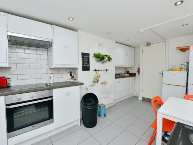 Room at Hetherington Road, Greater London