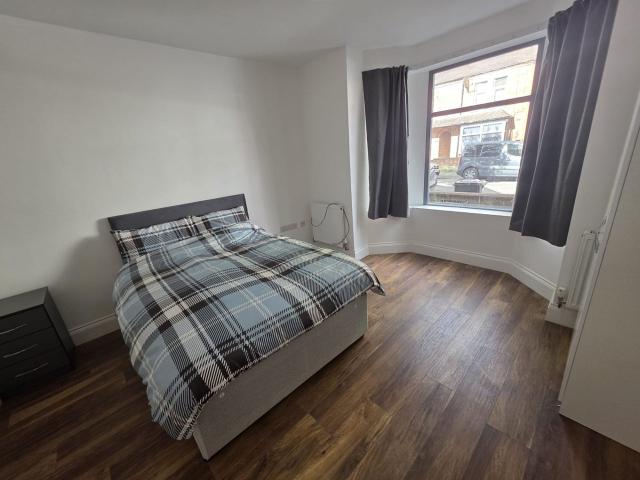 Room at Heybarnes Road, Birmingham