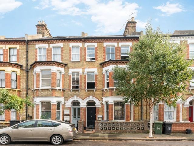 Room at Heyford Avenue, Greater London