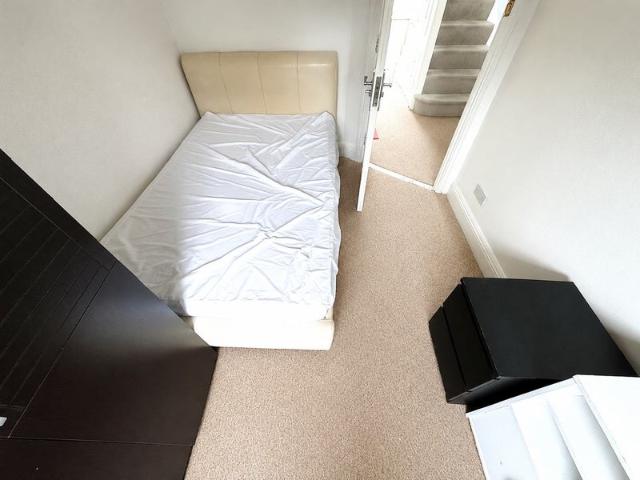 Room at Hibbert Street, Luton