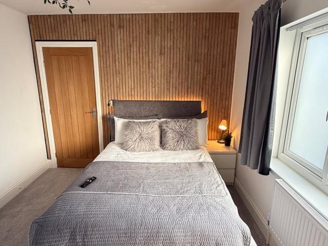 Room at Higgins Lane, Birmingham